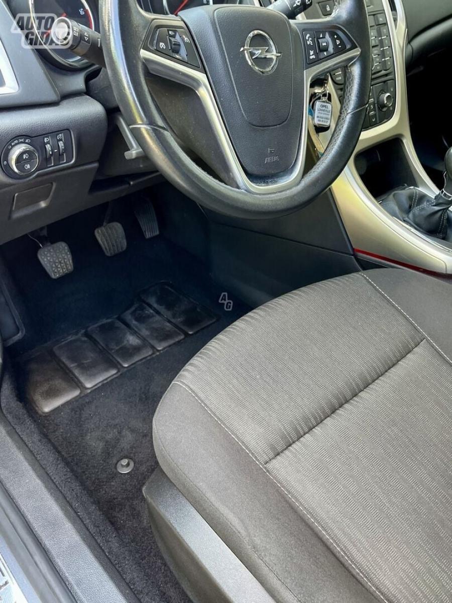 Pelēks Opel Astra 2011 Kauņa, ar dzinēja tilpumu 1.70 L un nobraukumu 219 tūkst. km par 3350 €, foto 12 vietnē AUTOMOTO.COM.LV