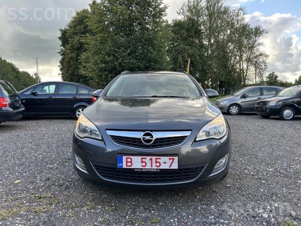 Pelēks Opel Astra 2011 Limbaži, ar dzinēja tilpumu 1.70 L un nobraukumu 223 tūkst. km par 4150 €, foto 2 vietnē AUTOMOTO.COM.LV