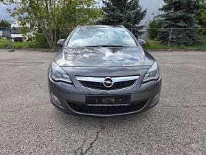 Grey Opel Astra 2011 in Marijampole, with an engine capacity of 1.69 L and mileage of 261 thousand km for 2999 €, photo  on AUTOMOTO.COM.LV