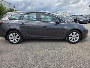 Grey Opel Astra 2011 in Marijampole, with an engine capacity of 1.69 L and mileage of 261 thousand km for 2999 €, photo 4 on AUTOMOTO.COM.LV