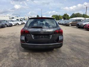 Grey Opel Astra 2011 in Marijampole, with an engine capacity of 1.69 L and mileage of 261 thousand km for 2999 €, photo 6 on AUTOMOTO.COM.LV