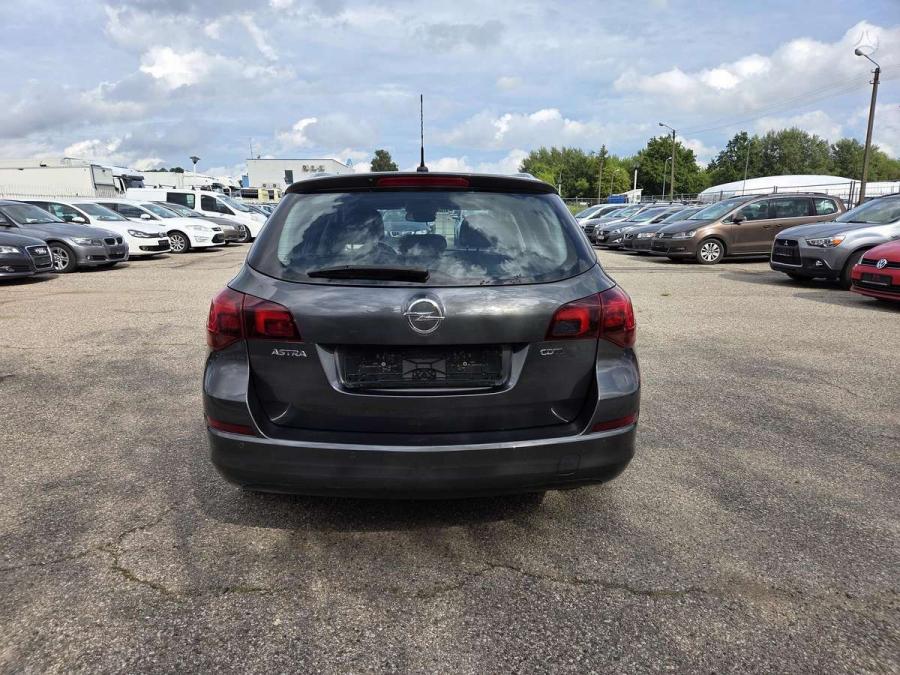 Grey Opel Astra 2011 in Marijampole, with an engine capacity of 1.69 L and mileage of 261 thousand km for 2999 €, photo 6 on AUTOMOTO.COM.LV