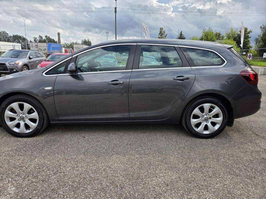 Grey Opel Astra 2011 in Marijampole, with an engine capacity of 1.69 L and mileage of 261 thousand km for 2999 €, photo 8 on AUTOMOTO.COM.LV