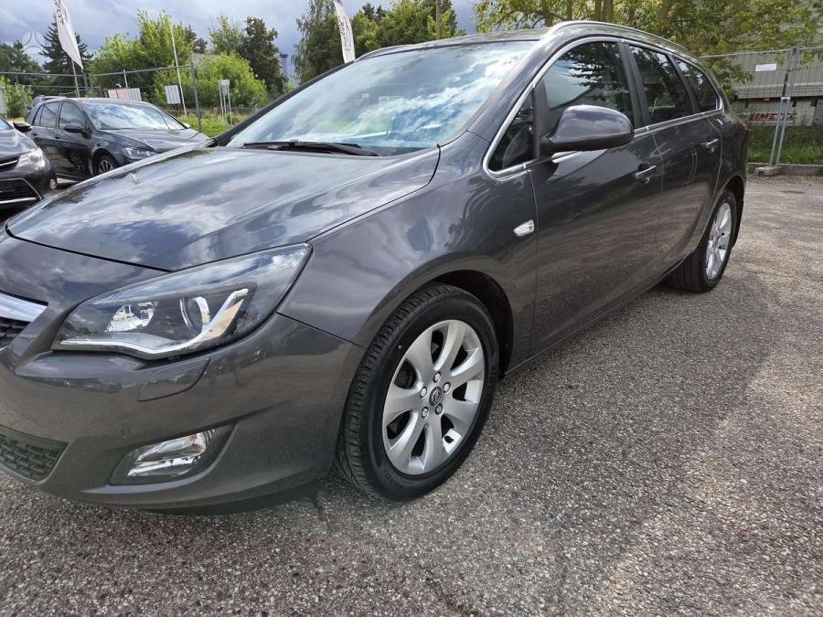 Grey Opel Astra 2011 in Marijampole, with an engine capacity of 1.69 L and mileage of 261 thousand km for 2999 €, photo 9 on AUTOMOTO.COM.LV