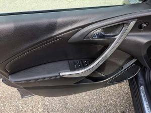 Grey Opel Astra 2011 in Marijampole, with an engine capacity of 1.69 L and mileage of 261 thousand km for 2999 €, photo 10 on AUTOMOTO.COM.LV