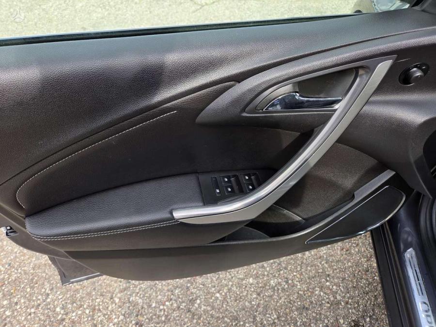 Grey Opel Astra 2011 in Marijampole, with an engine capacity of 1.69 L and mileage of 261 thousand km for 2999 €, photo 10 on AUTOMOTO.COM.LV