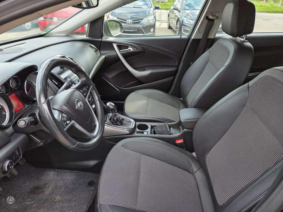 Grey Opel Astra 2011 in Marijampole, with an engine capacity of 1.69 L and mileage of 261 thousand km for 2999 €, photo 11 on AUTOMOTO.COM.LV