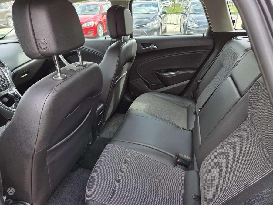 Grey Opel Astra 2011 in Marijampole, with an engine capacity of 1.69 L and mileage of 261 thousand km for 2999 €, photo 12 on AUTOMOTO.COM.LV