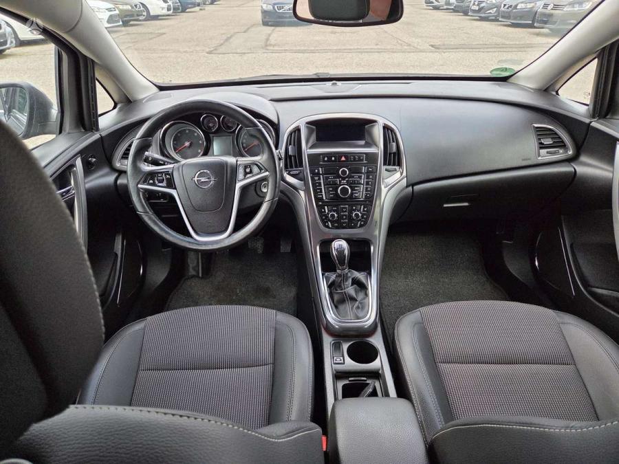 Grey Opel Astra 2011 in Marijampole, with an engine capacity of 1.69 L and mileage of 261 thousand km for 2999 €, photo 16 on AUTOMOTO.COM.LV