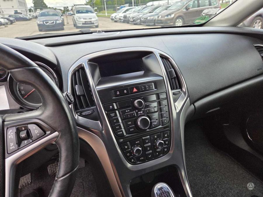 Grey Opel Astra 2011 in Marijampole, with an engine capacity of 1.69 L and mileage of 261 thousand km for 2999 €, photo 19 on AUTOMOTO.COM.LV