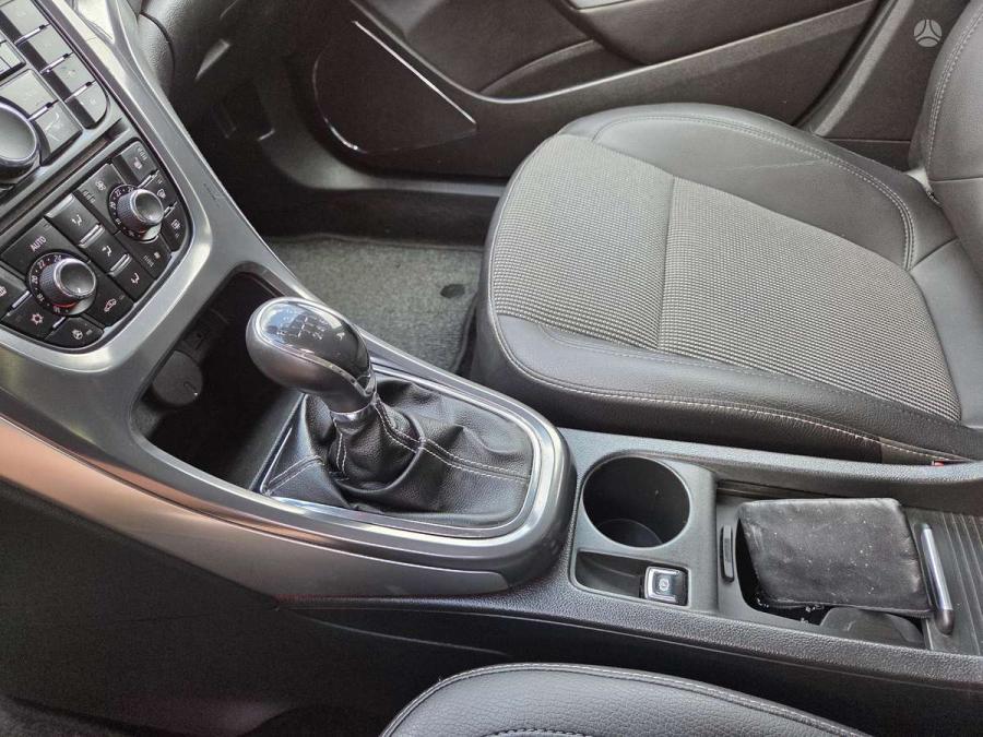 Grey Opel Astra 2011 in Marijampole, with an engine capacity of 1.69 L and mileage of 261 thousand km for 2999 €, photo 20 on AUTOMOTO.COM.LV