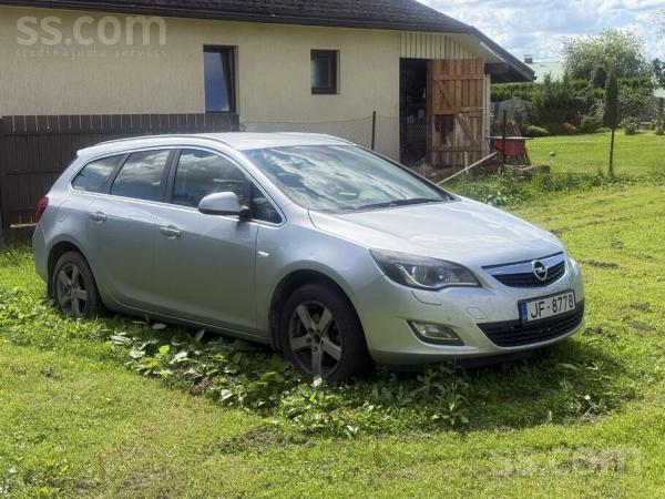 Серый Опель Астра 2011 в Валмиера, объемом двигателя 1.70 л и пробегом 280 тыс. км за 1350 €, фото 2 на AUTOMOTO.COM.LV