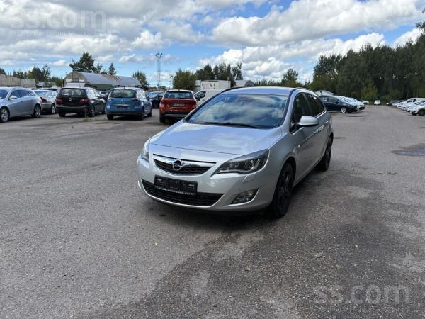 Grey Opel Astra 2011 in Riga, with an engine capacity of 2.00 L and mileage of 0 thousand km for 3980 €, photo 5 on AUTOMOTO.COM.LV