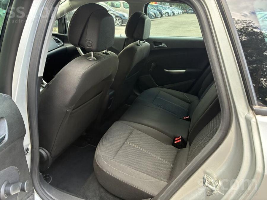 Pelēks Opel Astra 2011 Rīga, ar dzinēja tilpumu 2.00 L un nobraukumu 0 tūkst. km par 3980 €, foto 12 vietnē AUTOMOTO.COM.LV