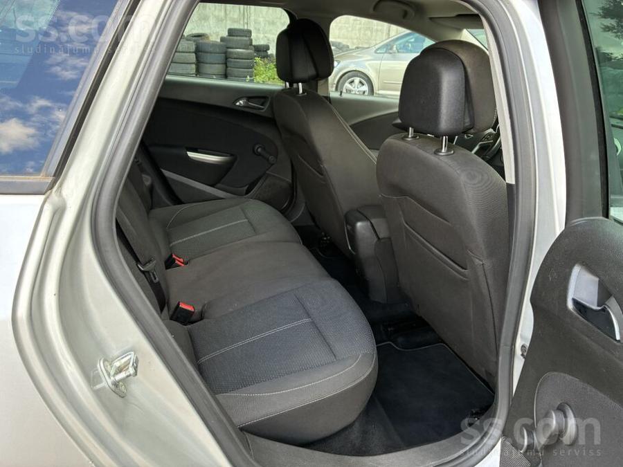 Pelēks Opel Astra 2011 Rīga, ar dzinēja tilpumu 2.00 L un nobraukumu 0 tūkst. km par 3980 €, foto 18 vietnē AUTOMOTO.COM.LV