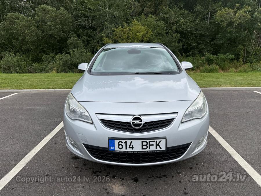 Grey Opel Astra 2011 in Keila, with an engine capacity of 1.40 L and mileage of 309 thousand km for 1499 €, photo 3 on AUTOMOTO.COM.LV