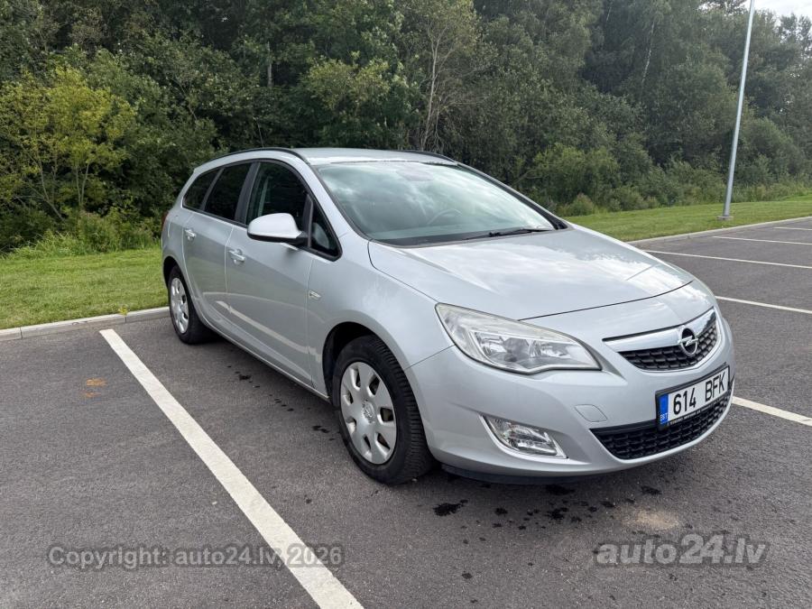 Grey Opel Astra 2011 in Keila, with an engine capacity of 1.40 L and mileage of 309 thousand km for 1499 €, photo 4 on AUTOMOTO.COM.LV