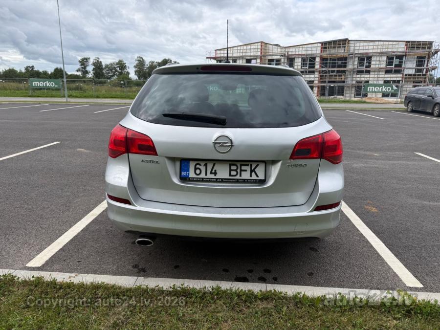 Grey Opel Astra 2011 in Keila, with an engine capacity of 1.40 L and mileage of 309 thousand km for 1499 €, photo 7 on AUTOMOTO.COM.LV