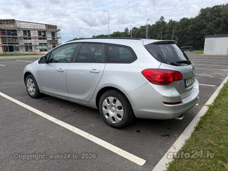 Grey Opel Astra 2011 in Keila, with an engine capacity of 1.40 L and mileage of 309 thousand km for 1499 €, photo 8 on AUTOMOTO.COM.LV