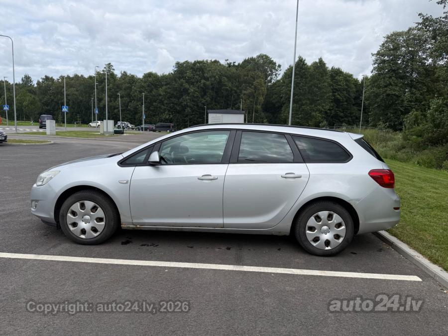 Grey Opel Astra 2011 in Keila, with an engine capacity of 1.40 L and mileage of 309 thousand km for 1499 €, photo 9 on AUTOMOTO.COM.LV