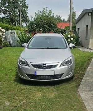Grey Opel Astra 2011 in Kaunas, with an engine capacity of 1.69 L and mileage of 252 thousand km for 3800 €, photo  on AUTOMOTO.COM.LV