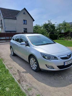 Grey Opel Astra 2011 in Kaunas, with an engine capacity of 1.69 L and mileage of 197 thousand km for 2800 €, photo  on AUTOMOTO.COM.LV