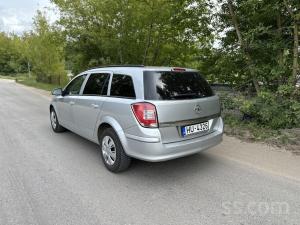 Grey Opel Astra 2011 in Riga, with an engine capacity of 1.60 L and mileage of 111 thousand km for 1900 €, photo 5 on AUTOMOTO.COM.LV