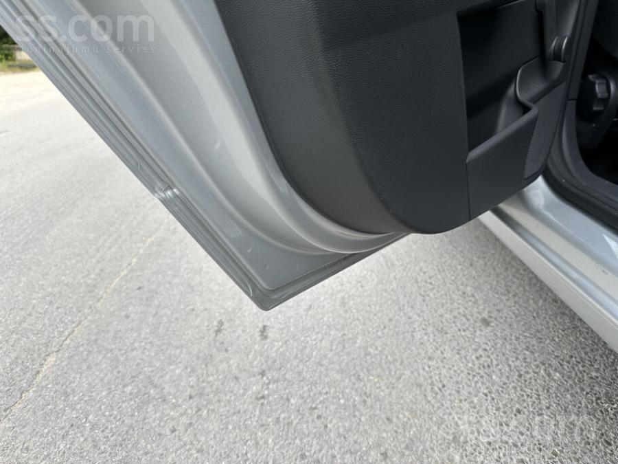 Grey Opel Astra 2011 in Riga, with an engine capacity of 1.60 L and mileage of 111 thousand km for 1900 €, photo 8 on AUTOMOTO.COM.LV