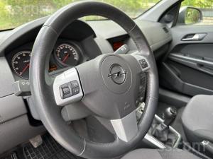 Grey Opel Astra 2011 in Riga, with an engine capacity of 1.60 L and mileage of 111 thousand km for 1900 €, photo 9 on AUTOMOTO.COM.LV