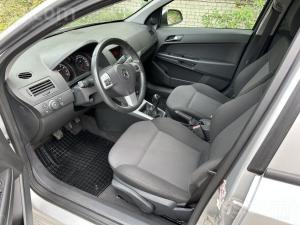 Grey Opel Astra 2011 in Riga, with an engine capacity of 1.60 L and mileage of 111 thousand km for 1900 €, photo 10 on AUTOMOTO.COM.LV