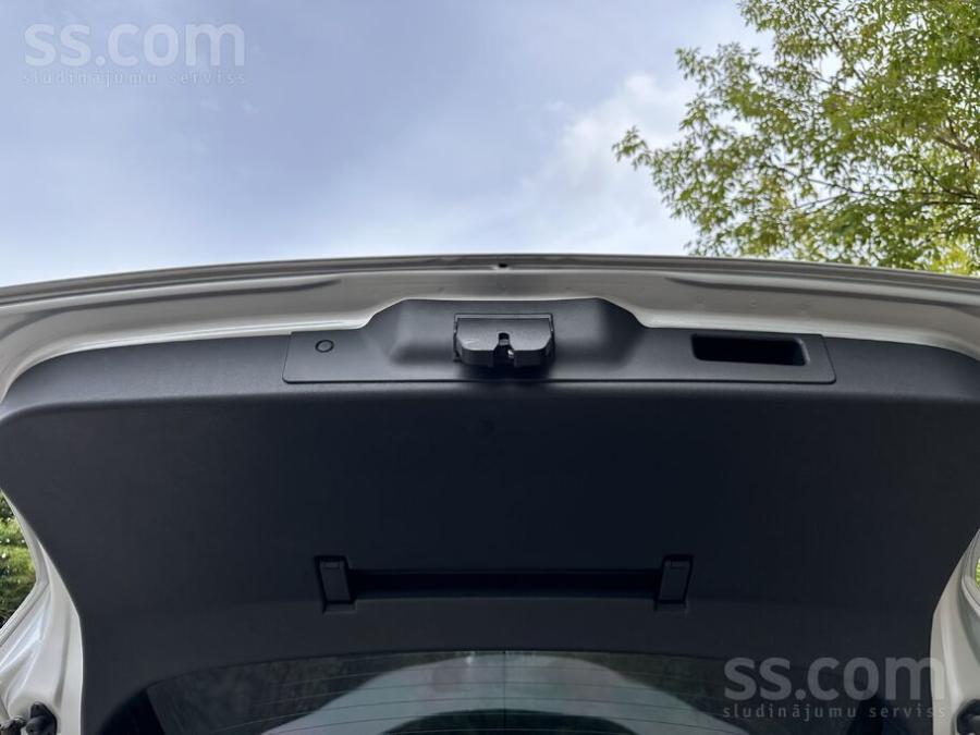 Grey Opel Astra 2011 in Riga, with an engine capacity of 1.60 L and mileage of 111 thousand km for 1900 €, photo 13 on AUTOMOTO.COM.LV