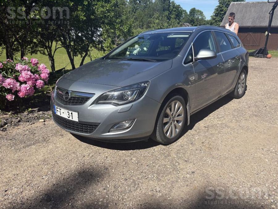Grey Opel Astra 2011 in Gulbene, with an engine capacity of 1.70 L and mileage of 275 thousand km for 650 €, photo 5 on AUTOMOTO.COM.LV