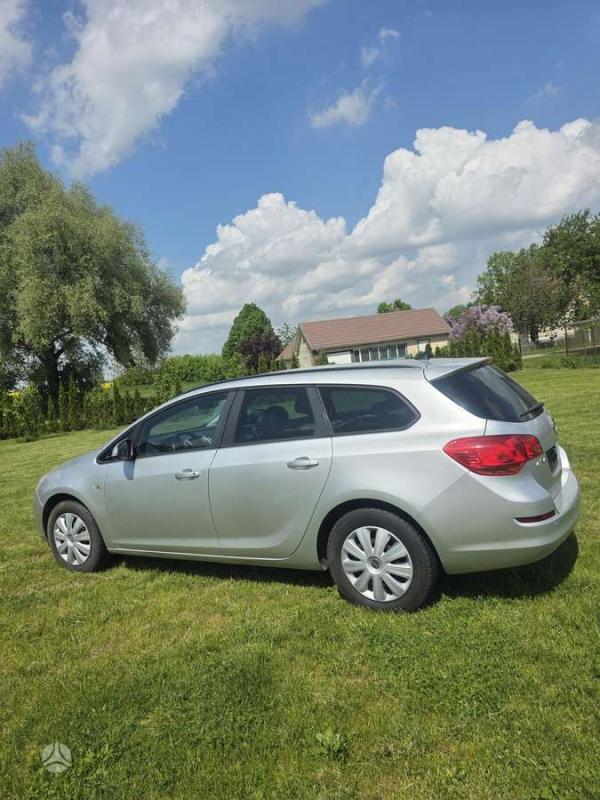 Pelēks Opel Astra 2011 Marijampole, ar dzinēja tilpumu 1.69 L un nobraukumu 194 tūkst. km par 2300 €, foto 1 vietnē AUTOMOTO.COM.LV
