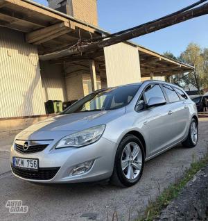 Grey Opel Astra 2011 in Klaipeda, with an engine capacity of 1.70 L and mileage of 320 thousand km for 2400 €, photo  on AUTOMOTO.COM.LV
