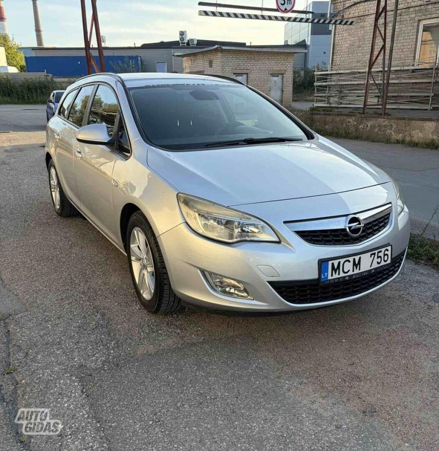 Grey Opel Astra 2011 in Klaipeda, with an engine capacity of 1.70 L and mileage of 320 thousand km for 2400 €, photo 3 on AUTOMOTO.COM.LV