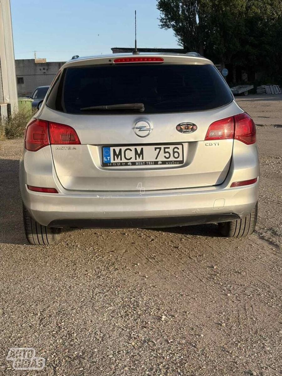 Grey Opel Astra 2011 in Klaipeda, with an engine capacity of 1.70 L and mileage of 320 thousand km for 2400 €, photo 4 on AUTOMOTO.COM.LV