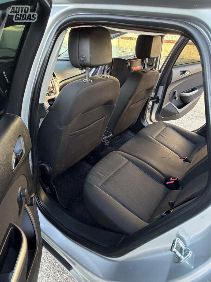 Grey Opel Astra 2011 in Klaipeda, with an engine capacity of 1.70 L and mileage of 320 thousand km for 2400 €, photo 8 on AUTOMOTO.COM.LV