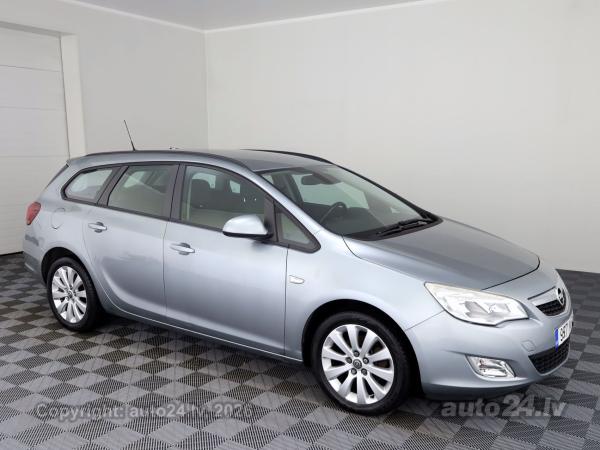Grey Opel Astra 2011 in Tallinn, with an engine capacity of 1.70 L and mileage of 364 thousand km for 1699 €, photo 1 on AUTOMOTO.COM.LV