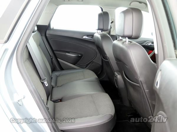 Grey Opel Astra 2011 in Tallinn, with an engine capacity of 1.70 L and mileage of 364 thousand km for 1699 €, photo 7 on AUTOMOTO.COM.LV