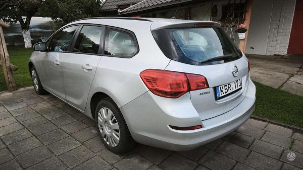 Grey Opel Astra 2011 in Siauliai, with an engine capacity of 1.69 L and mileage of 430 thousand km for 2600 €, photo 1 on AUTOMOTO.COM.LV