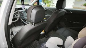 Grey Opel Astra 2011 in Siauliai, with an engine capacity of 1.69 L and mileage of 430 thousand km for 2600 €, photo 5 on AUTOMOTO.COM.LV
