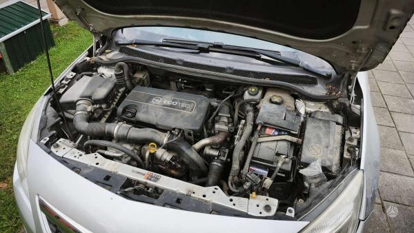 Grey Opel Astra 2011 in Siauliai, with an engine capacity of 1.69 L and mileage of 430 thousand km for 2600 €, photo 6 on AUTOMOTO.COM.LV