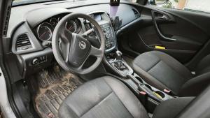 Grey Opel Astra 2011 in Siauliai, with an engine capacity of 1.69 L and mileage of 430 thousand km for 2600 €, photo 8 on AUTOMOTO.COM.LV