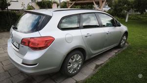 Grey Opel Astra 2011 in Siauliai, with an engine capacity of 1.69 L and mileage of 430 thousand km for 2600 €, photo 10 on AUTOMOTO.COM.LV