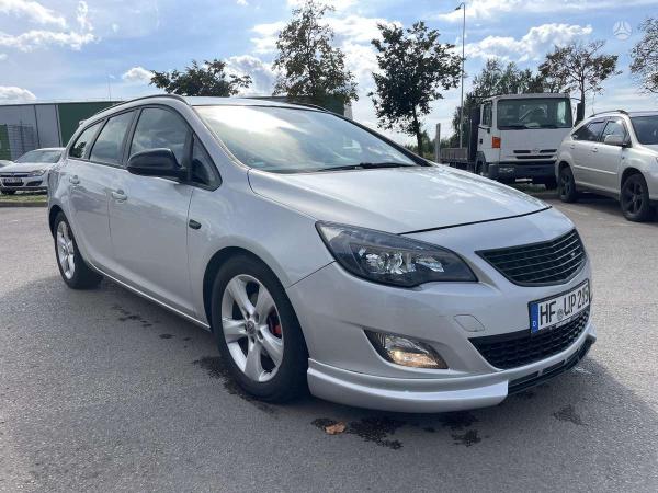 Grey Opel Astra 2011 in Siauliai, with an engine capacity of 1.69 L and mileage of 345 thousand km for 2150 €, photo 1 on AUTOMOTO.COM.LV