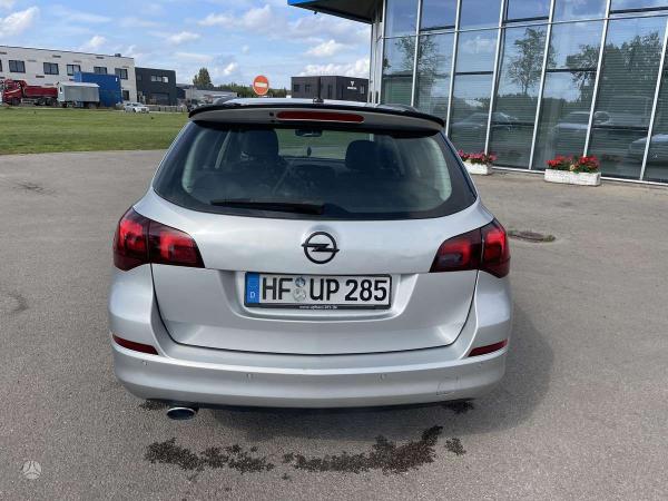 Grey Opel Astra 2011 in Siauliai, with an engine capacity of 1.69 L and mileage of 345 thousand km for 2150 €, photo 5 on AUTOMOTO.COM.LV