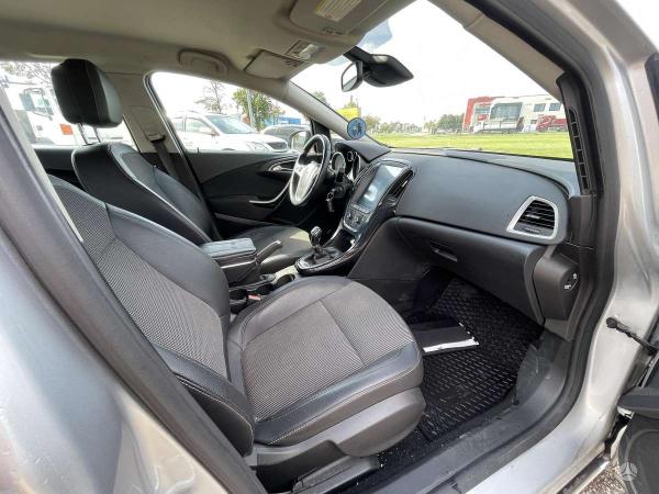 Grey Opel Astra 2011 in Siauliai, with an engine capacity of 1.69 L and mileage of 345 thousand km for 2150 €, photo 11 on AUTOMOTO.COM.LV
