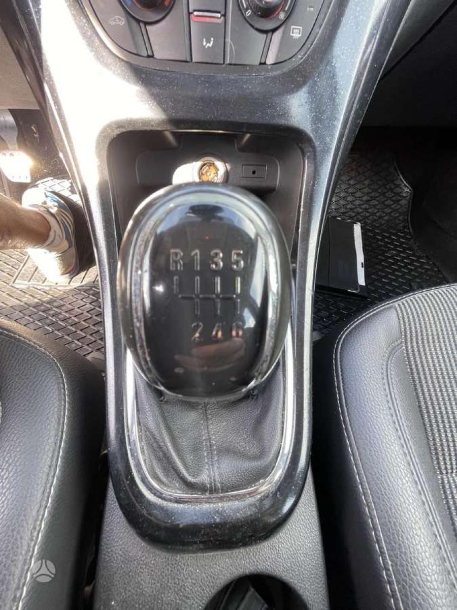 Grey Opel Astra 2011 in Siauliai, with an engine capacity of 1.69 L and mileage of 345 thousand km for 2150 €, photo 20 on AUTOMOTO.COM.LV