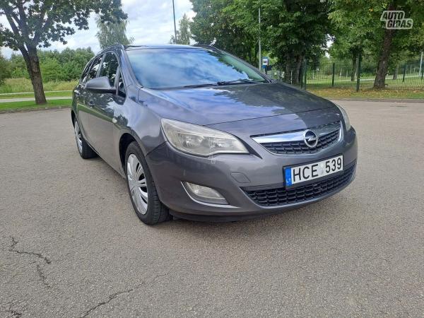 Opel Astra 2011 in Telschi on AUTOMOTO.COM.LV Grey Opel Astra 2011 in Telschi, with an engine capacity of 2.00 L and mileage of 300 thousand km for 1950 €, photo 1 on AUTOMOTO.COM.LV