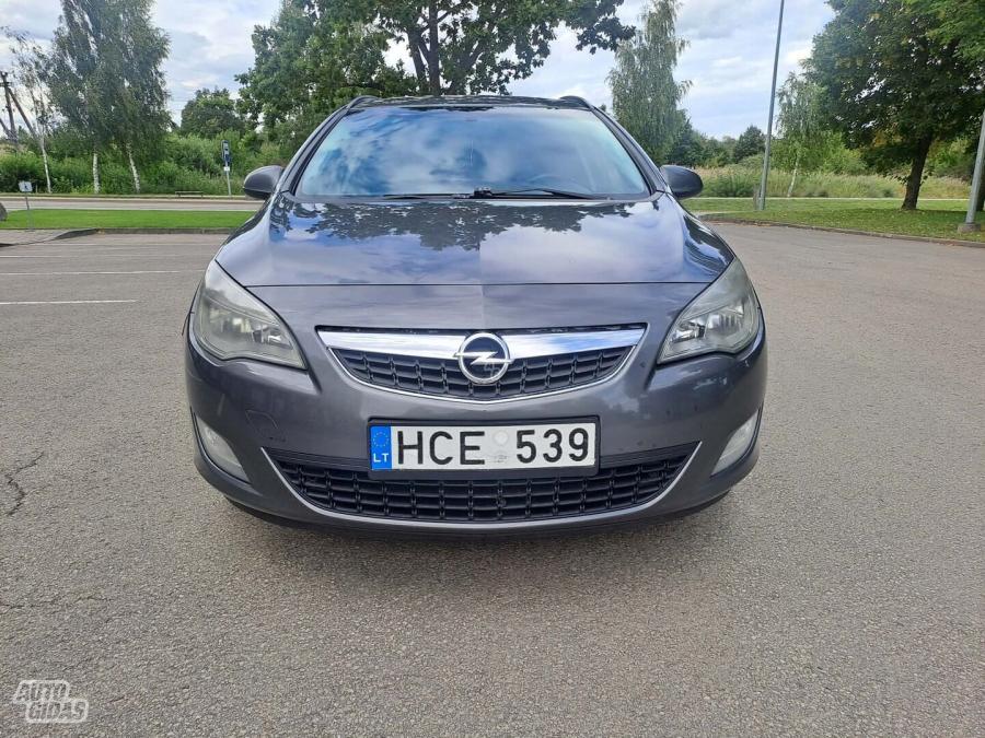 Grey Opel Astra 2011 in Telschi, with an engine capacity of 2.00 L and mileage of 300 thousand km for 1950 €, photo 3 on AUTOMOTO.COM.LV